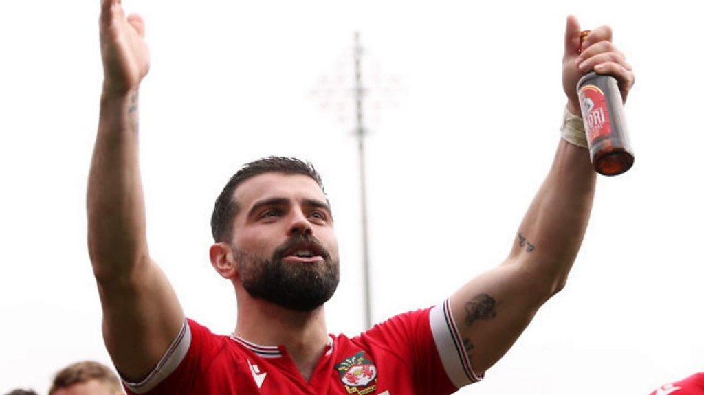 Elliot Lee: 'We know that the club's only going one way' - BBC Sport