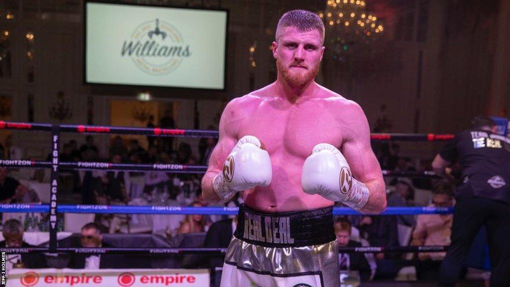 David Jamieson: The Scot who took on title fight at 10 days' notice - BBC Sport