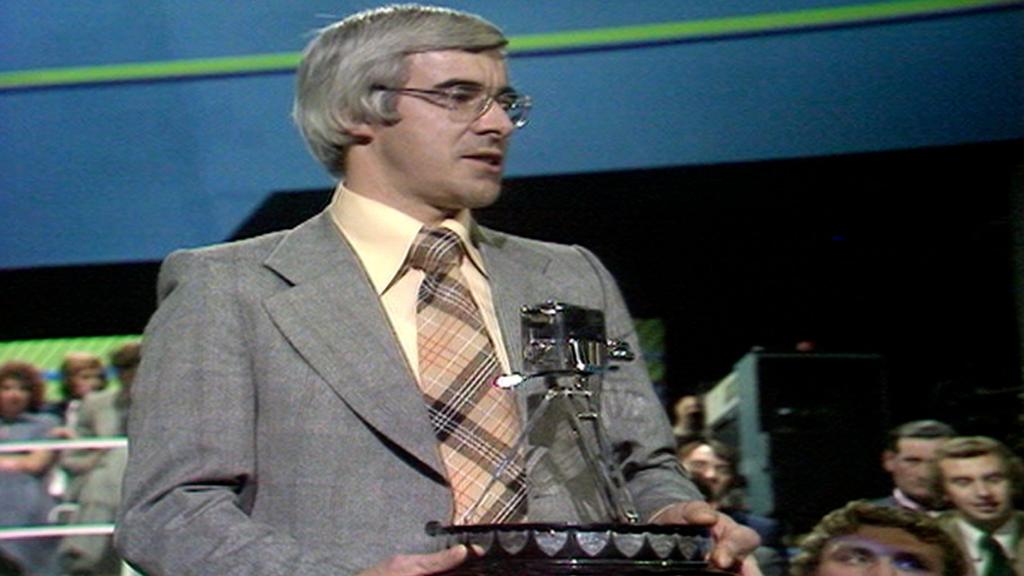 David Steele wins BBC Sports Personality of the Year 1975 - BBC Sport