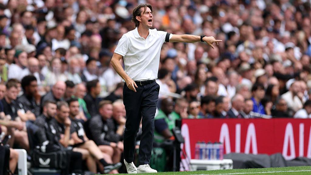 Tottenham Hotspur news: Frank's clever kick-off routine - BBC Sport