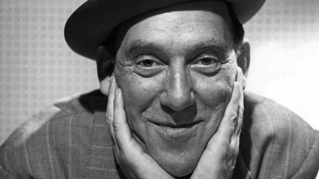 BBC Archive 1945 VE Day: Tommy Trinder in Lambeth Walk - BBC