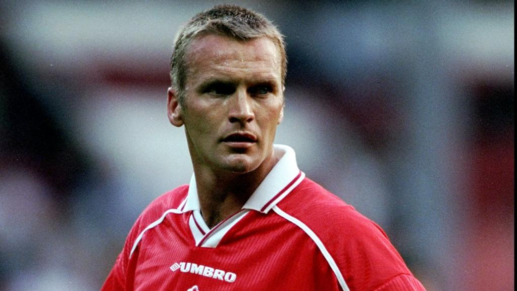 Geoff Thomas finishes Grand Tours for fellow patients - BBC Sport