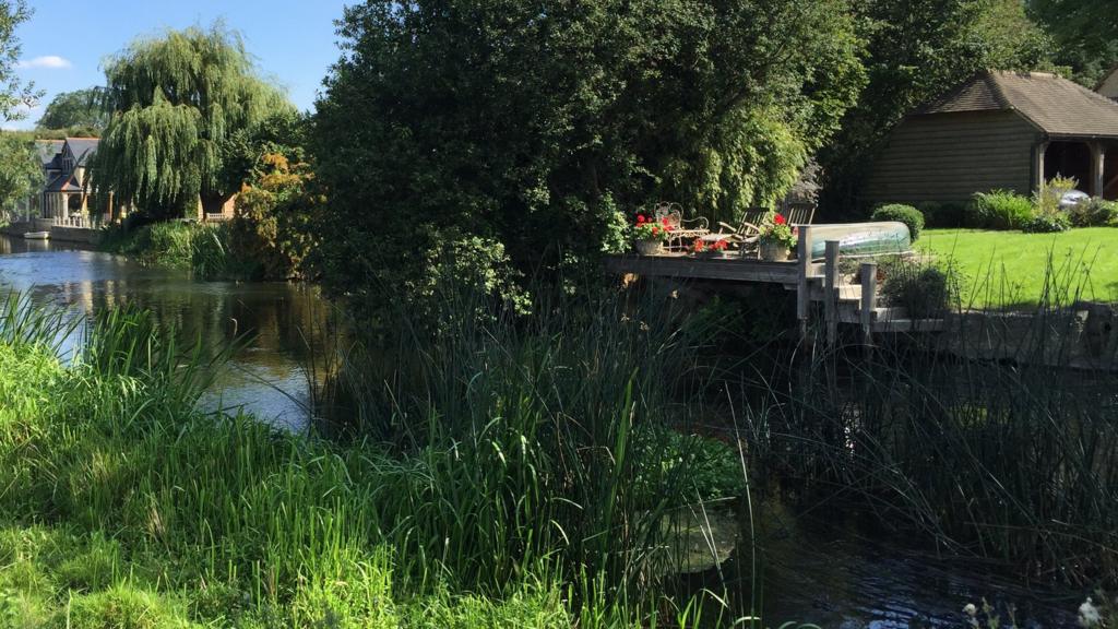 BBC Local Live: Northamptonshire for Friday 9 October 2015 - BBC News