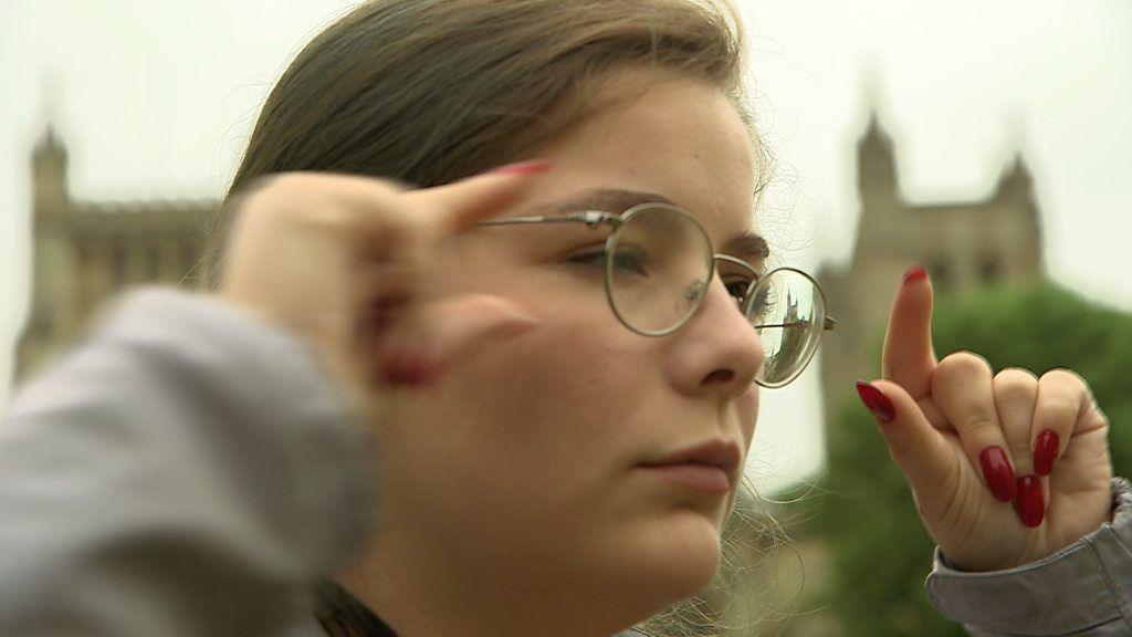 UK's first sign language poetry slam - BBC