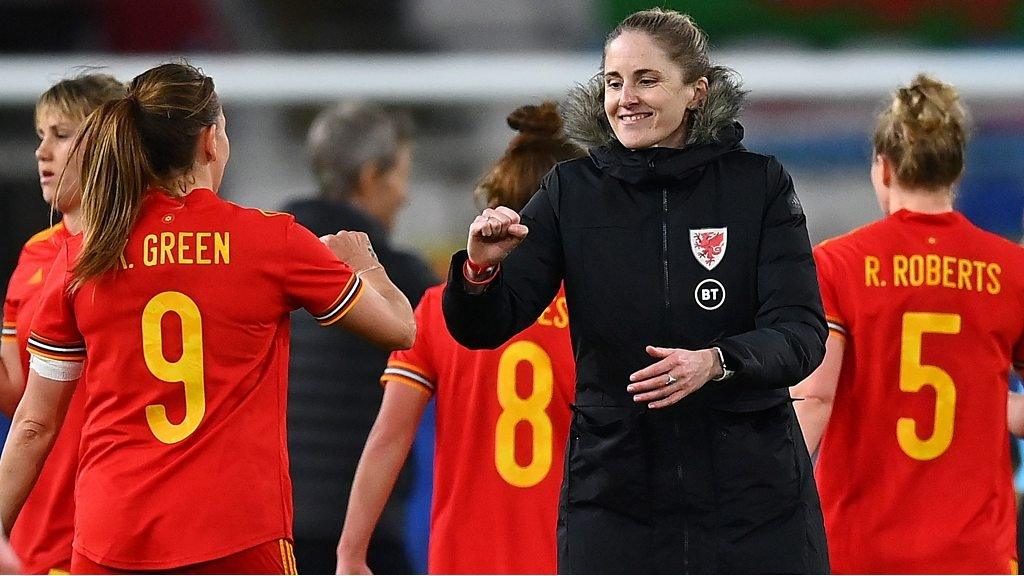 Wales manager Gemma Grainger backs plans for Cymru identity - BBC Sport