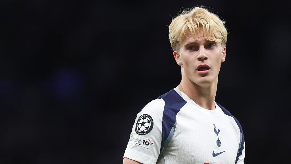 Tottenham news: Pat Nevin on Lucas Bergvall's importance - BBC Sport