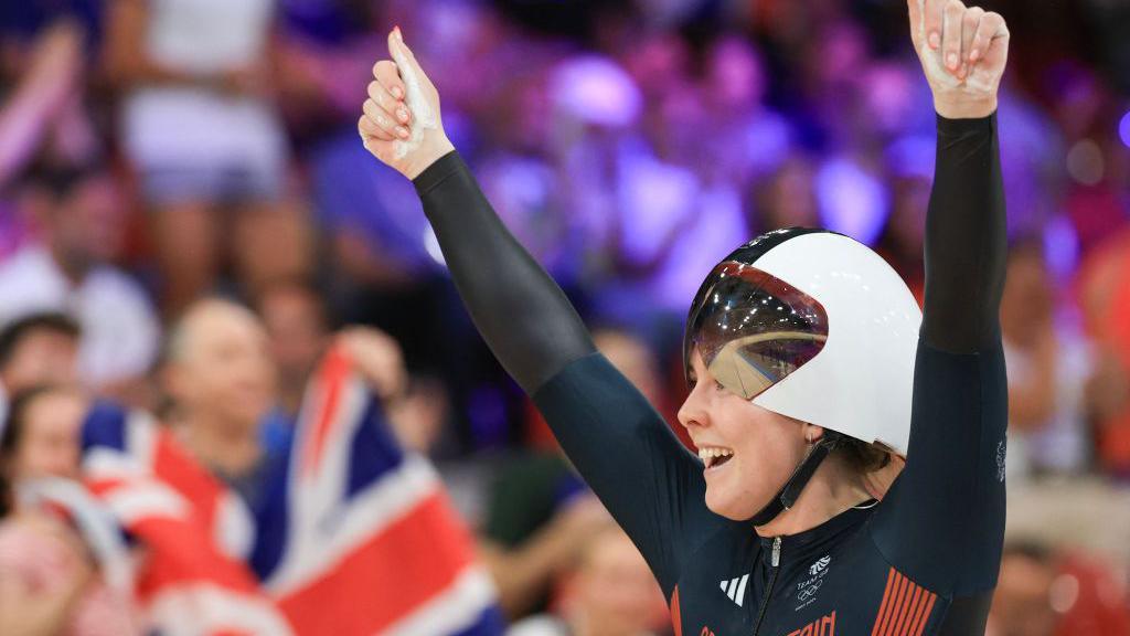 Finucane completes medal hat-trick - BBC Sport