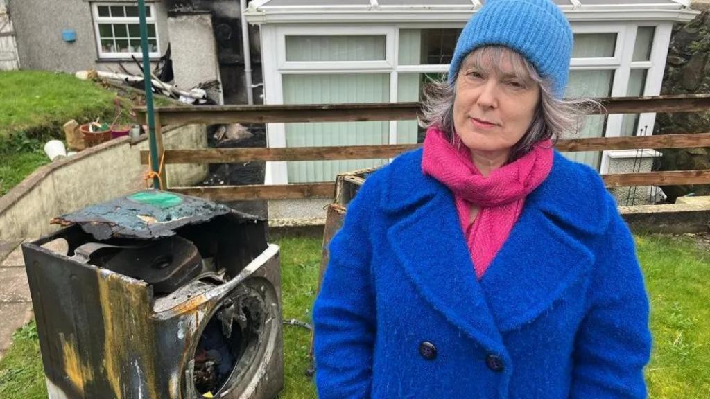 'Dwi dal yn crynu' wedi tân sychwr dillad Caernarfon - BBC Cymru Fyw