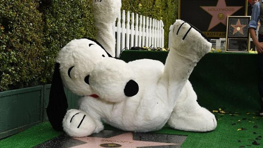 Snoopy gets a star on the Hollywood walk of fame - BBC Newsround