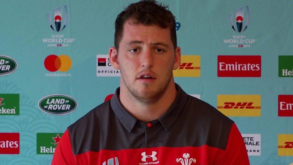 Ryan Elias yn 'gobeithio cymryd fy siawns' yn erbyn Uruguay - BBC Cymru Fyw
