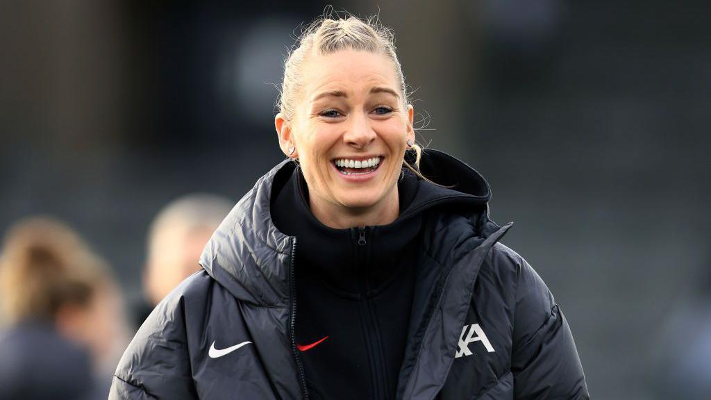 Gemma Bonner says Liverpool are 'building' despite fan concern - BBC Sport