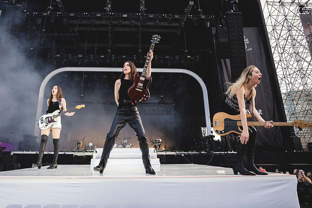 'Everyone is invited to be the fourth Haim sister' - BBC News