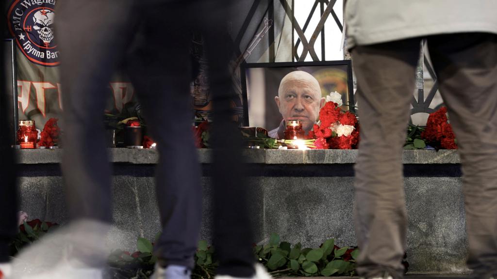 Black box recovered from Prigozhin crash site - Russia - BBC News