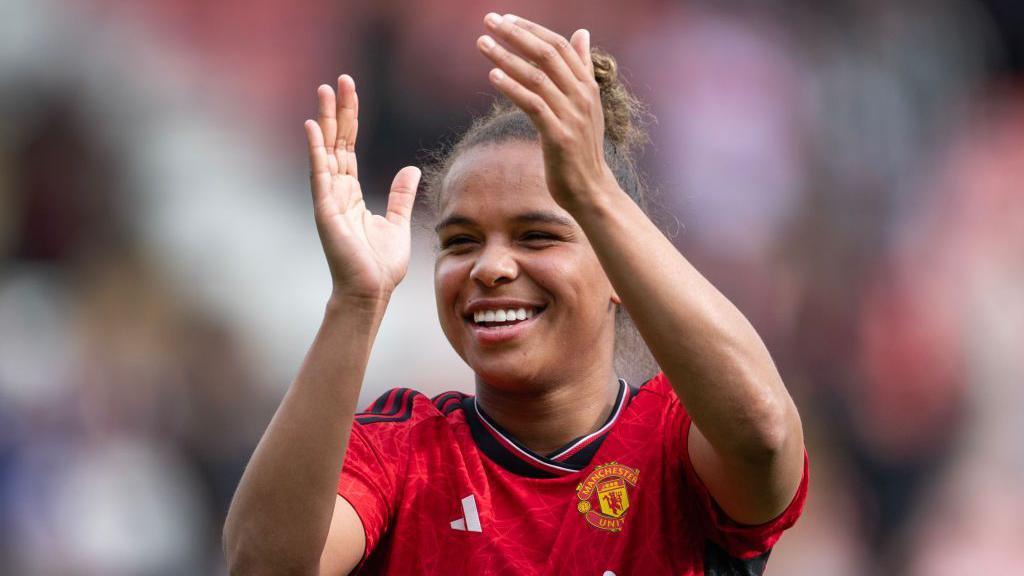 Man Utd: Parris extends contract to 2025, but Guerrero departs - BBC Sport