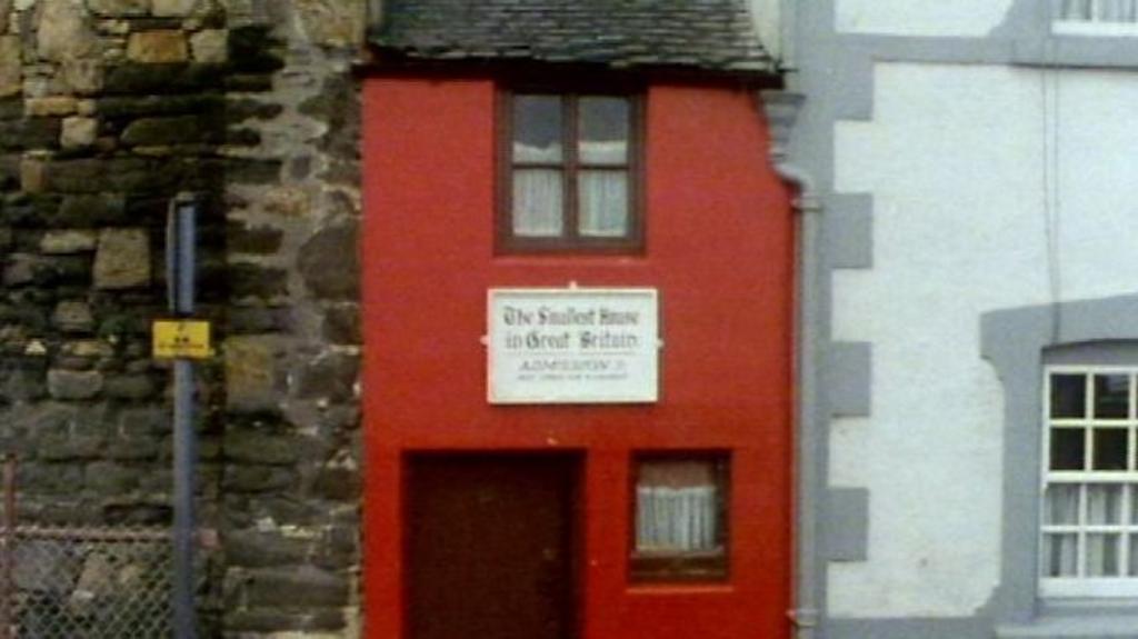 1975 - Record Breakers visit the Smallest House in Great Britain - BBC