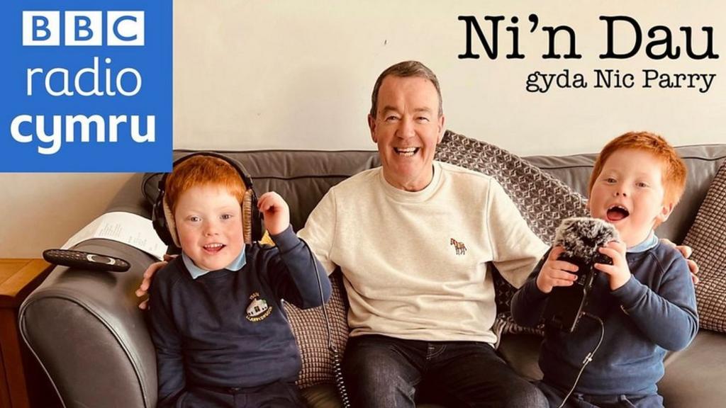 Nic Parry sy'n mynd ar daith i gyfarfod efeilliaid Cymru. - BBC Cymru Fyw