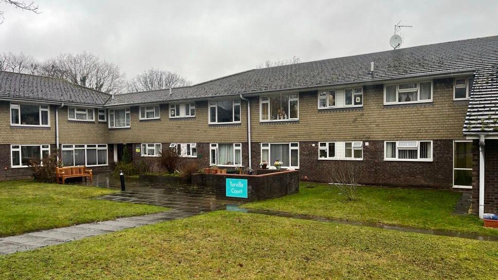 Clarion denies overcharging Great Bookham residents for heating - BBC News