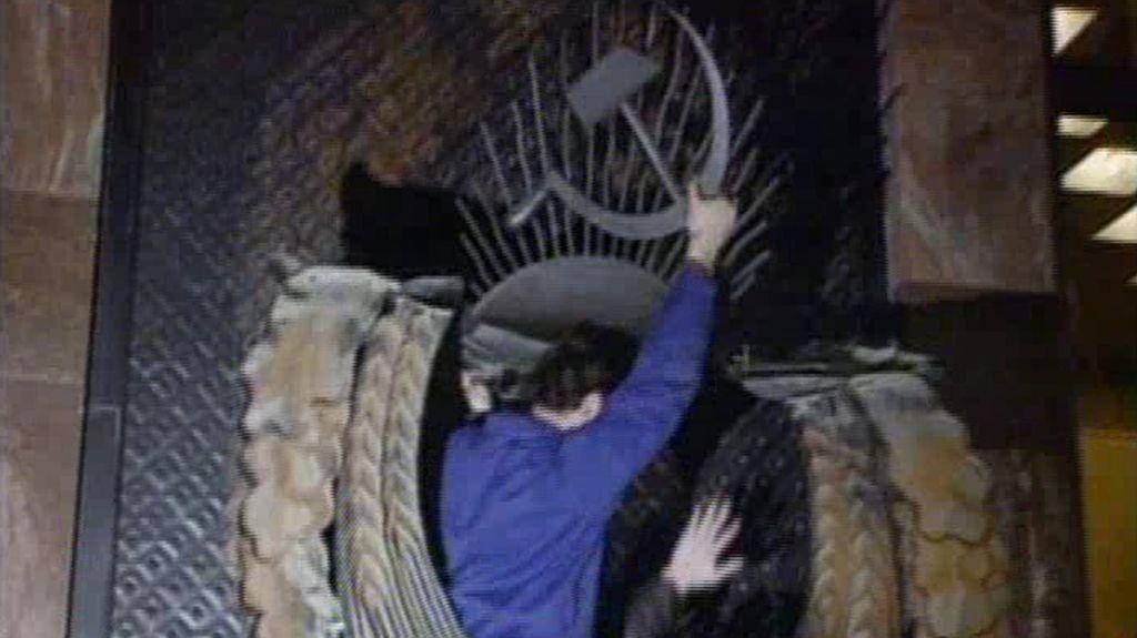 BBC Archive 1990: Lithuania declares independence from USSR - BBC