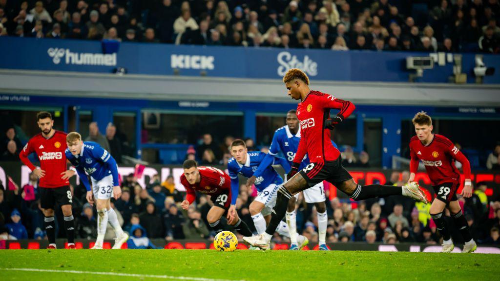 Man Utd: Rashford penalty move 'could have backfired' - BBC Sport
