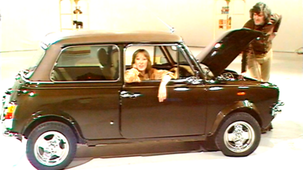 Mini Clubman GT: Blue Peter's Lesley Judd looks inside luxury car - BBC