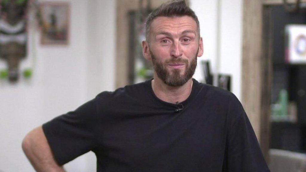 Lee Miller: Former Scotland striker turned barber cut Sportscene's ...