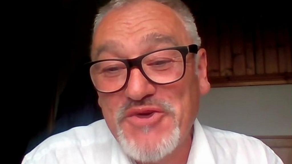 'Cyffrous' derbyn arian i ailagor y Crymych Arms - BBC Cymru Fyw