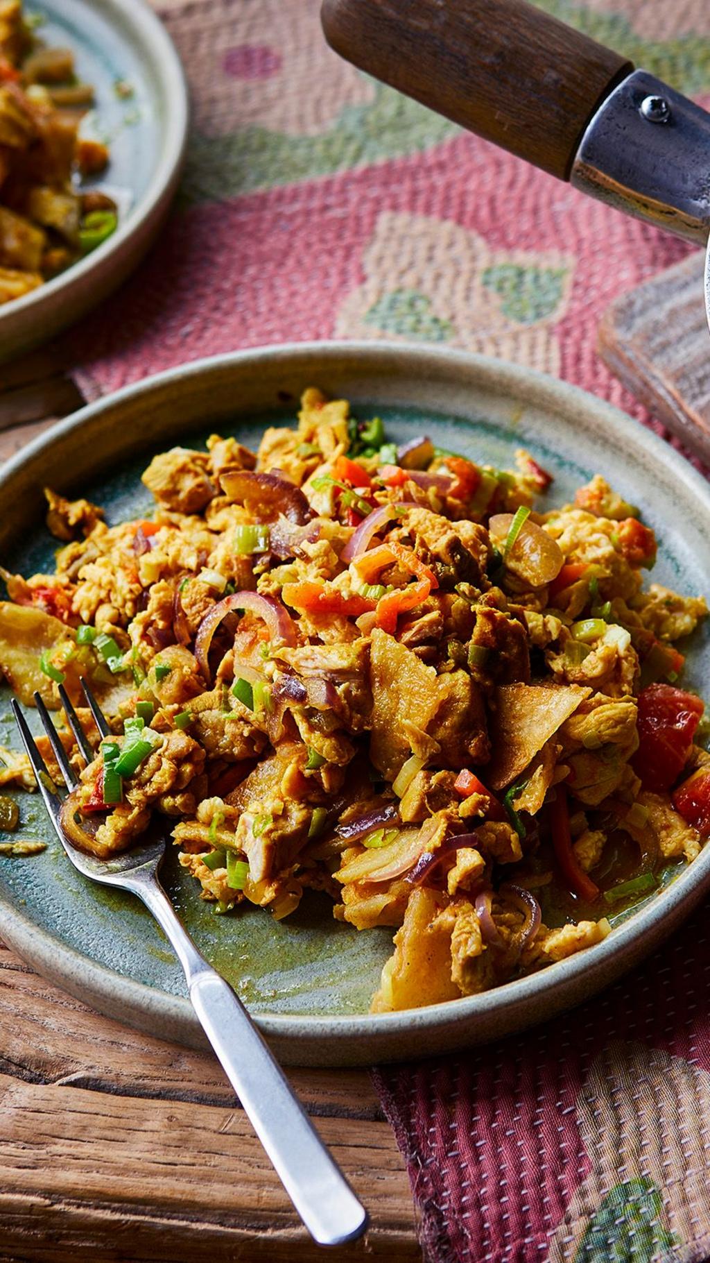 How to make chicken kothu roti - BBC