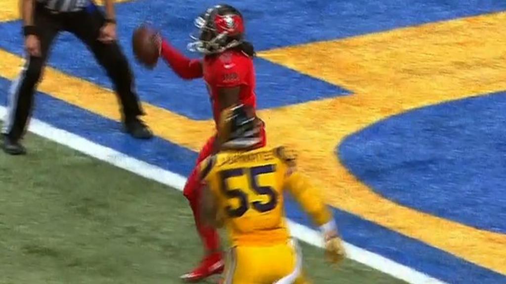 Tampa Bay's Donteea Dye blows touchdown against St Louis Rams - BBC Sport