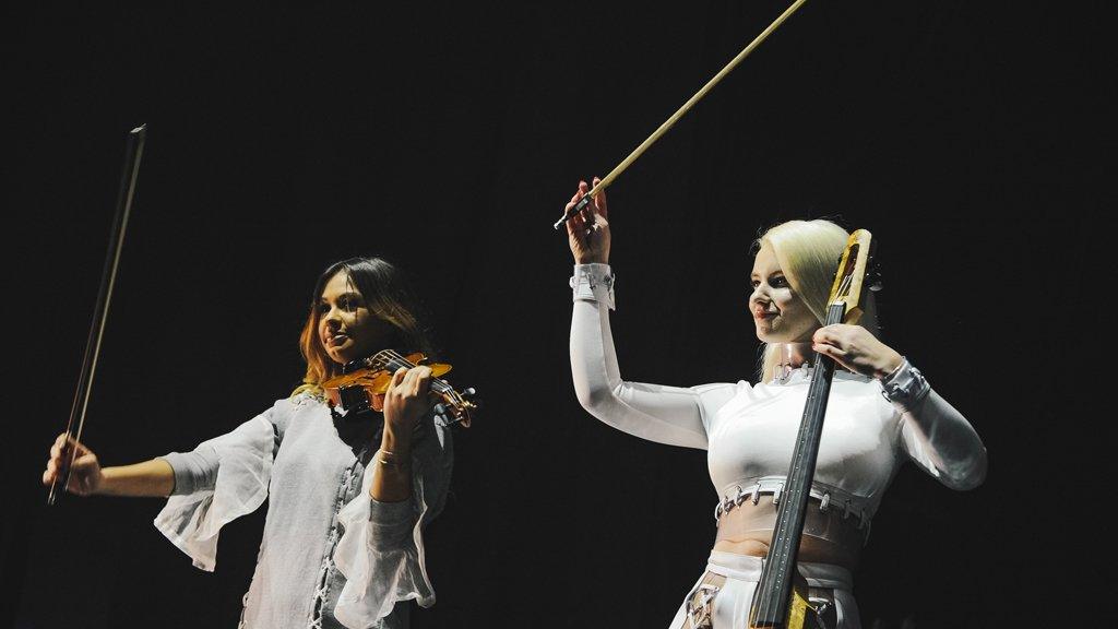 Christmas number one: Clean Bandit lead chart race - BBC News