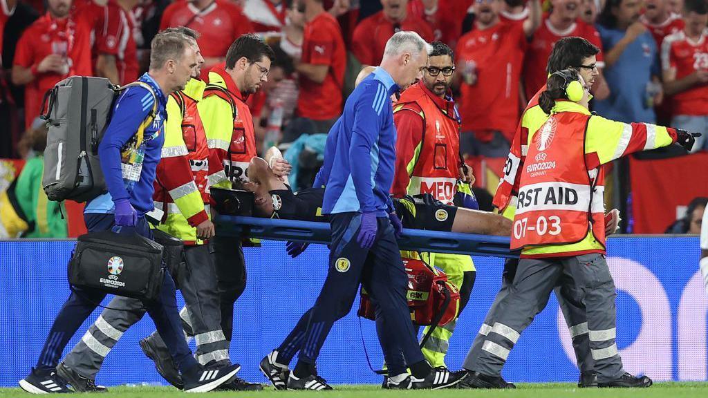 Arsenal news: Kieran Tierney suffers hamstring injury - BBC Sport
