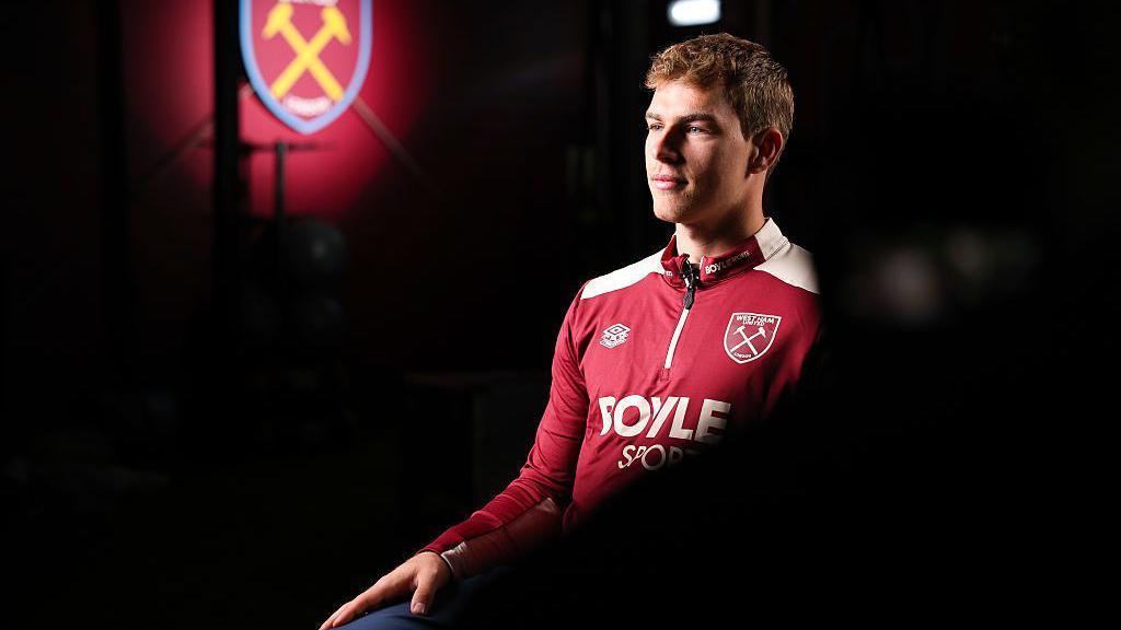 West Ham news: Mads Hermansen completes move from Leicester - BBC Sport