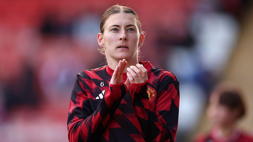 Everton sign Manchester United defender Hannah Blundell on loan - BBC Sport