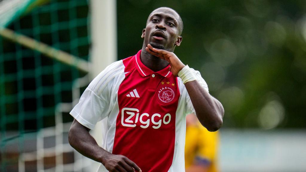 Wolves news: Ajax winger Forbs joins on loan - BBC Sport