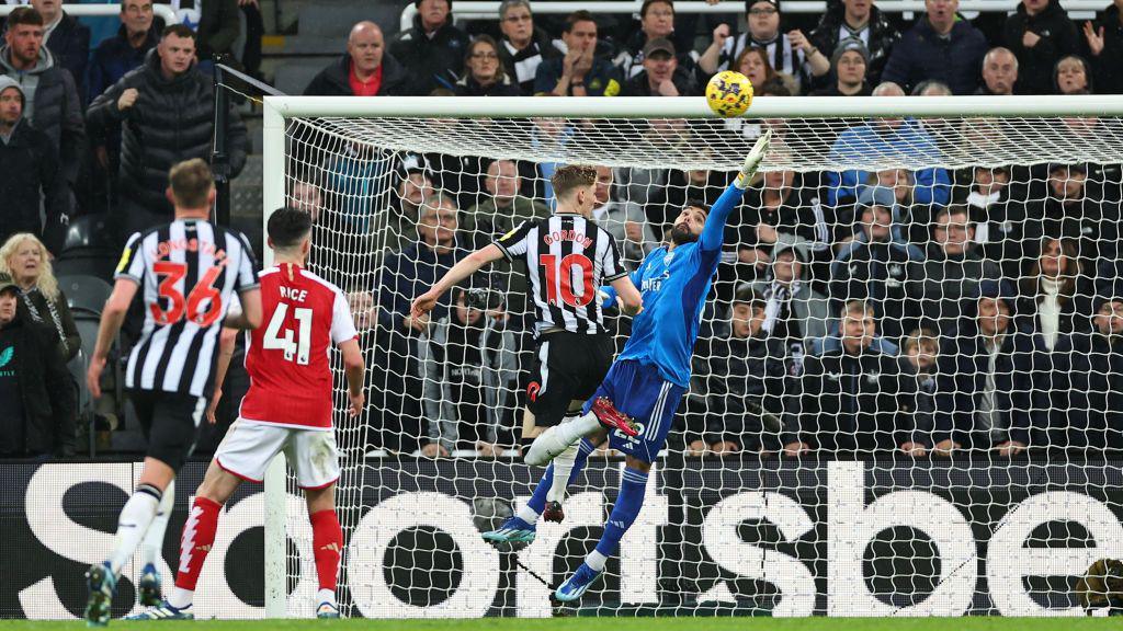 Arsenal: 'The ball went out of play' - BBC Sport