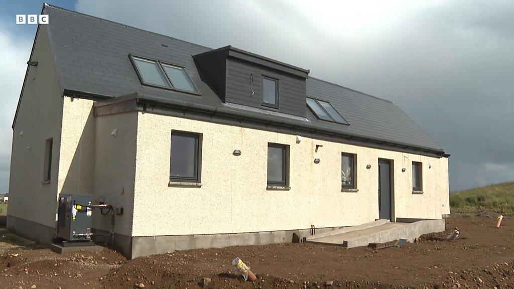 Dàrna dachaigh - cìs chomhairle ga dùblachadh? - Naidheachdan a' BhBC