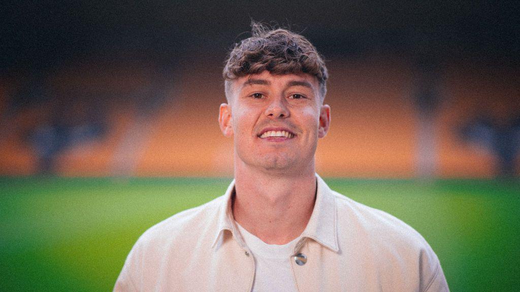 Wolves transfer news: Jorgen Strand Larsen will 'give everything for ...