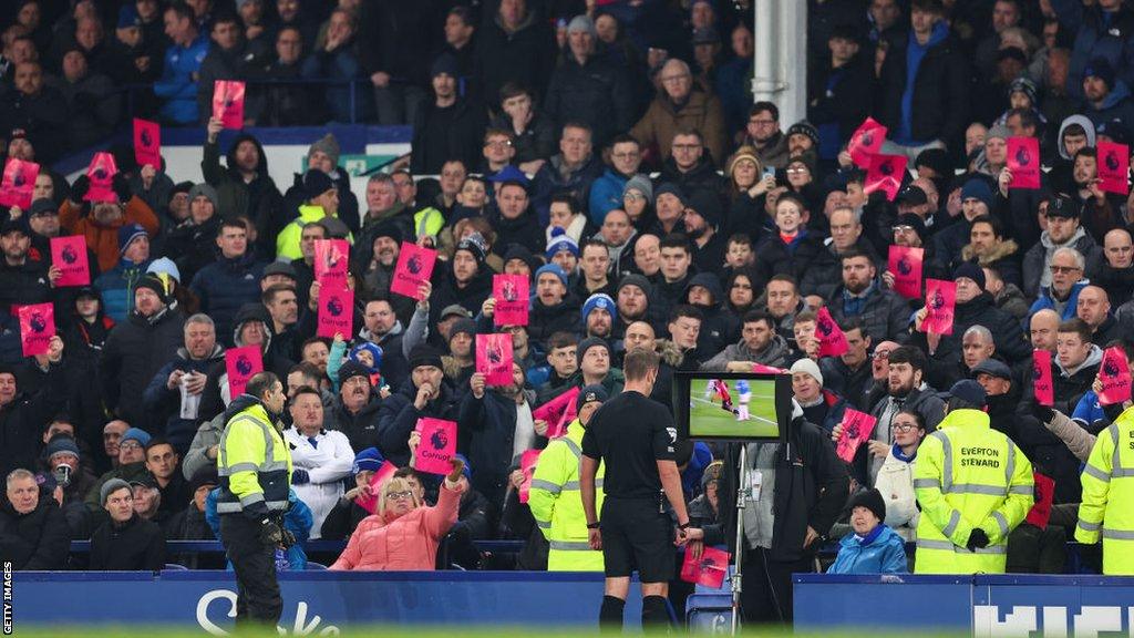 Sean Dyche: Everton manager says "leave the game alone" after sin-bin ...