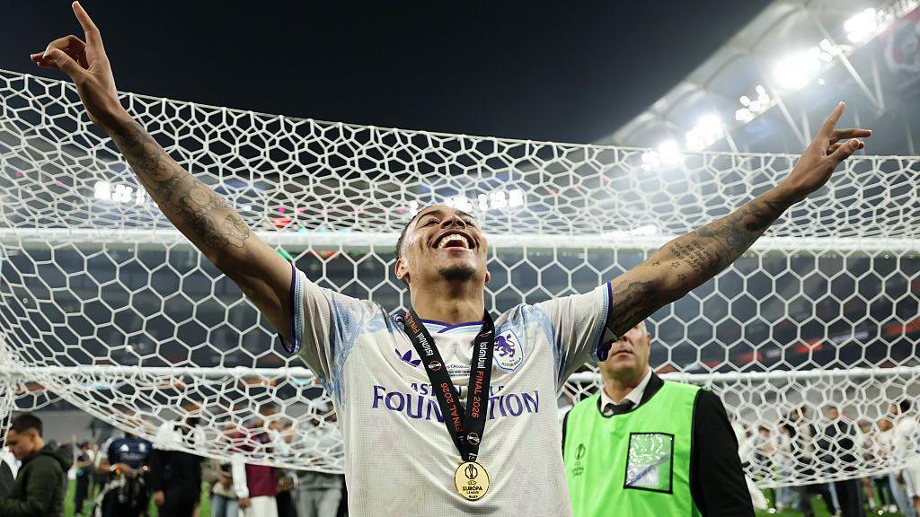 Aston Villa news: Former coaches on 'effortless' Morgan Rogers - BBC Sport