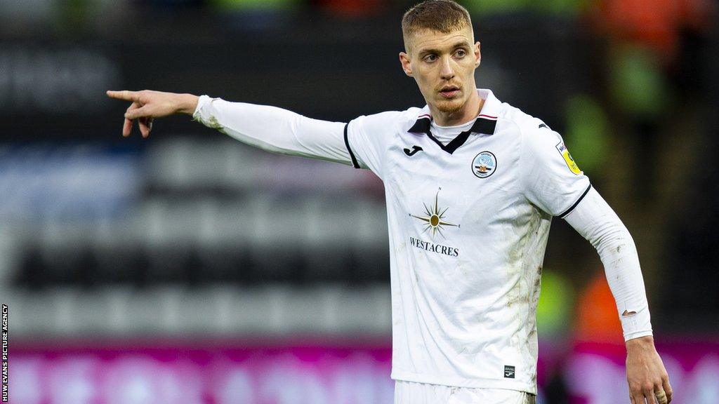 Jay Fulton: Midfielder signs new Swansea City contract - BBC Sport
