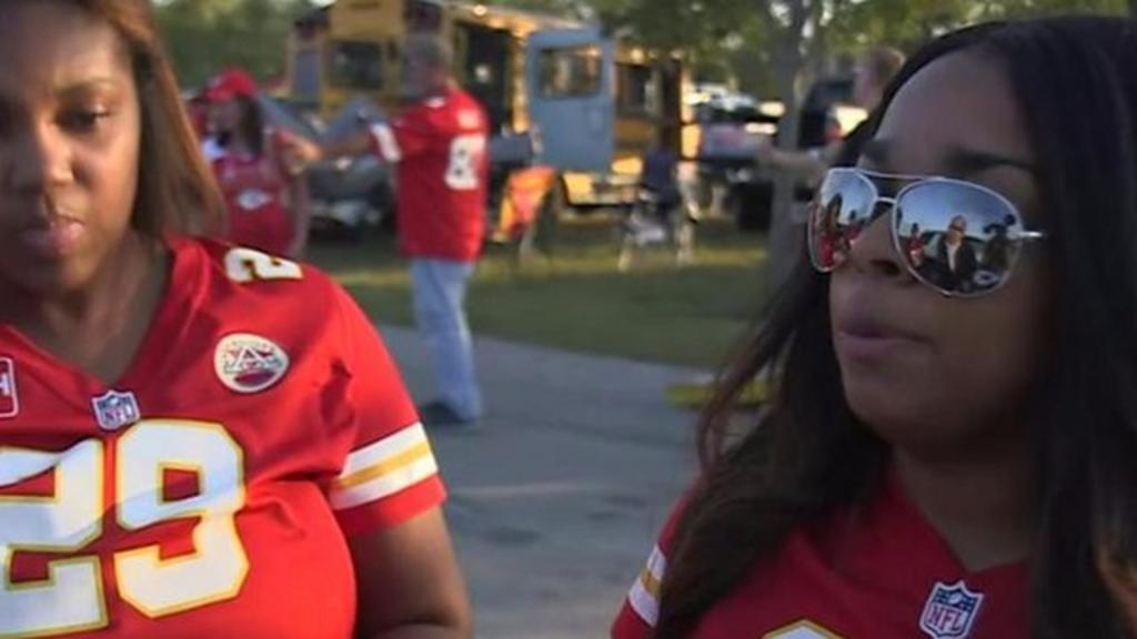 Kansas Chief fans divided over players kneeling in NFL protests - BBC Sport