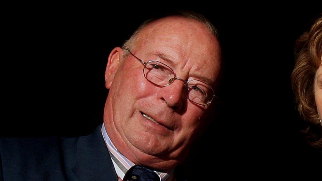 Joe Lennon dies: Mourne great had 'marvellous football brain' says Pete McGrath - BBC Sport