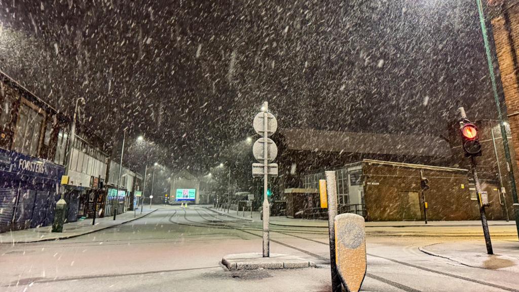 UK weather latest: Arctic blast on the way with snow and ice warnings ...