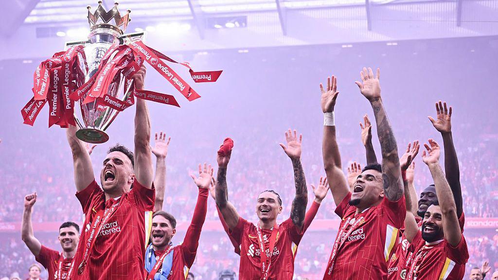 Liverpool news: Players and staff pay tribute to Jota - BBC Sport