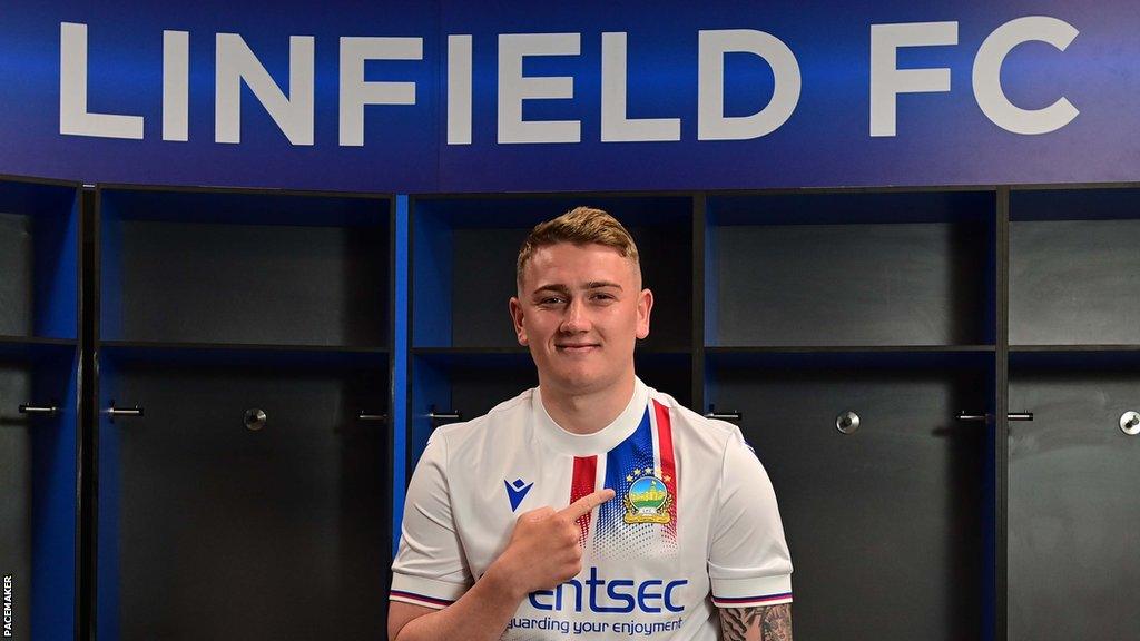 John Robertson: Scottish striker to join Linfield in two-year deal ...