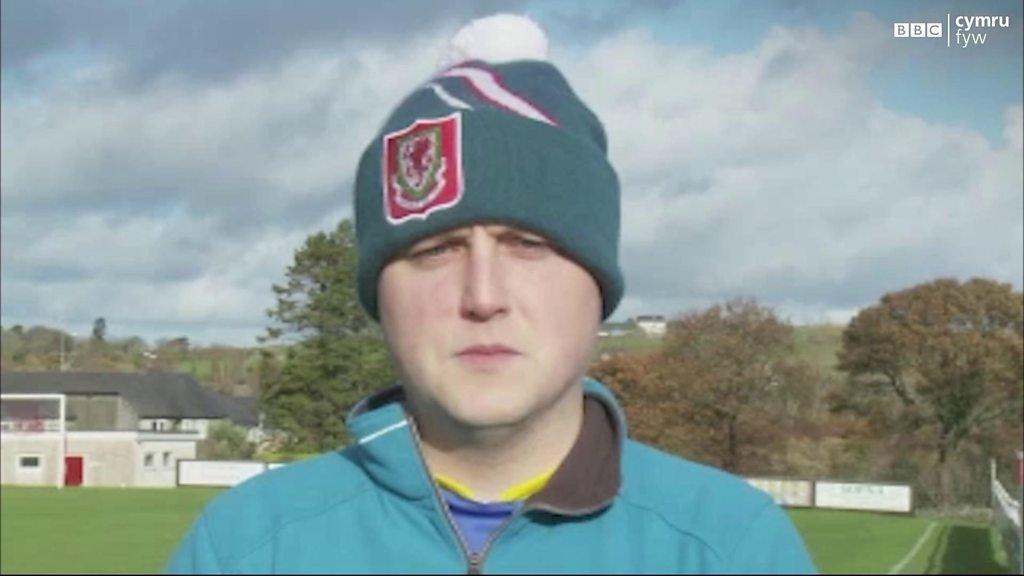 Beth yw eich hoff ddyfyniad chi o C'mon Midffîld? - BBC Cymru Fyw