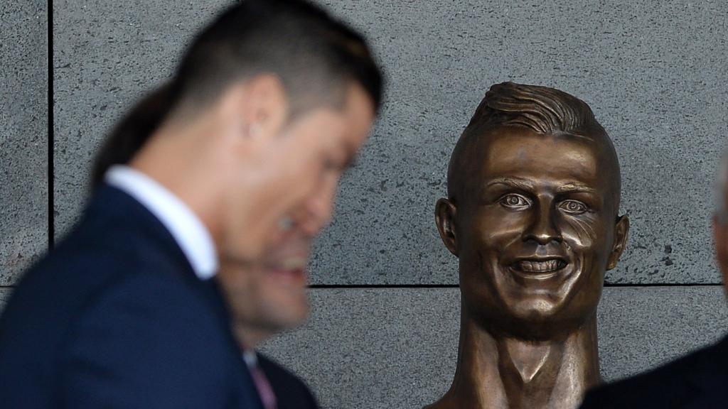 New Ronaldo statue unveiled - BBC Newsround