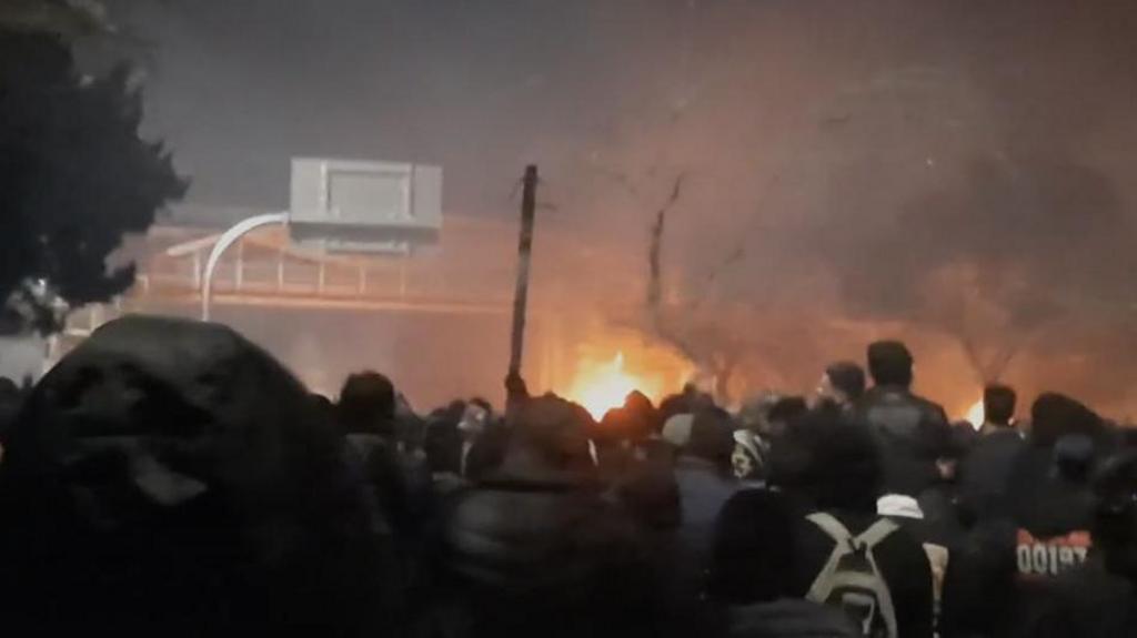 Iran latest: Almost 650 killed in protests, rights group says, as ...