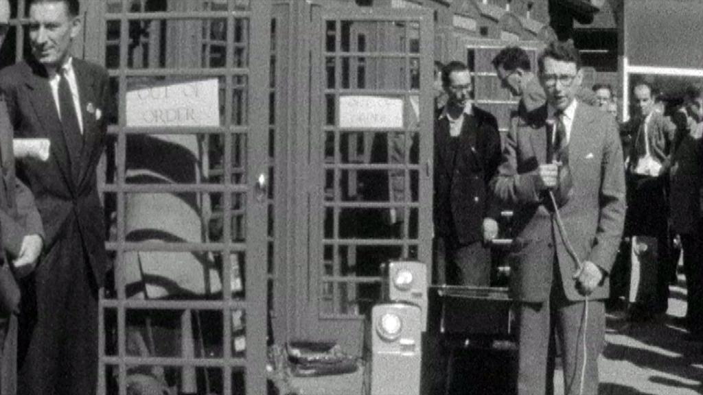 BBC Archive Trunk calls introduced from phone boxes - BBC