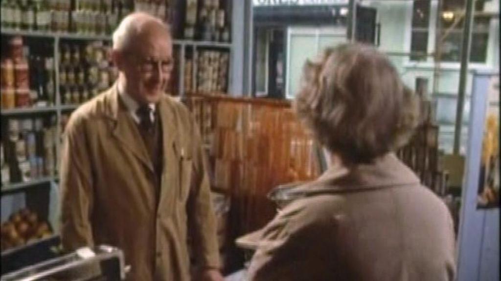 Christmas pantomime: Wotton-under-Edge villagers keep tradition - BBC