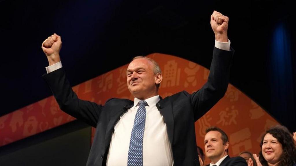 Ed Davey giving Lib Dem conference speech with focus on NHS - BBC News